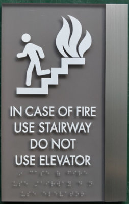 Brushed Aluminum ADA Elevator Signs Clear Grade II Braille For Emergency Stop