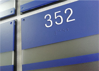 Customized ADA Room Signs Straight Edges Round Grade II Braille Long Lifespan