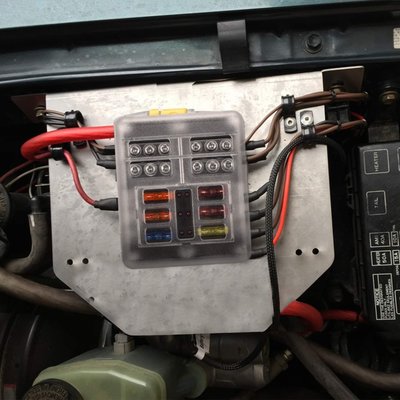 12 Volt Automotive Fuse Box Holder Waterproof with Negative Bus 5A 10A 15A 20A Fuse Panel LED Indicator for Auto, RV,