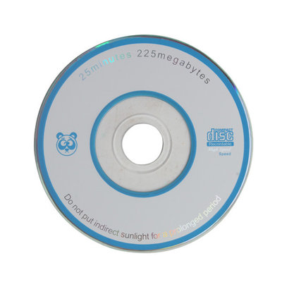 Programmeur tenu dans la main de la clé OBD2 de SuperOBD SKP-100