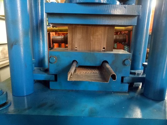 Agent price High precision automatic shutter door rolling forming machine