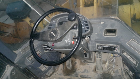 Japan komatsu loader WA420-3,also used loader WA380-6,WA380-3,WA320,WA400-1 supplier