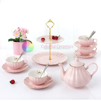 Kitchenware Household Ceramic Dinnerware Sets Embossing With Gold Rim