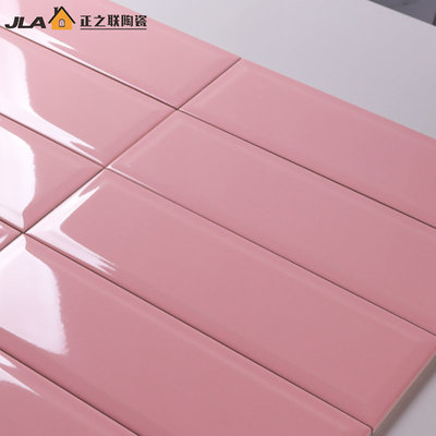 4x12 de decoratieve Ceramische Verglaasde Muur betegelt Roze Badkamersontwerp 7,5 Mm-Dikte