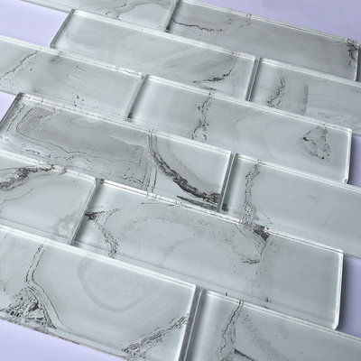Het multi Gekleurde Glasmozaïek betegelt Waterdichte, Binnen het Decortegels van de Keukenmuur