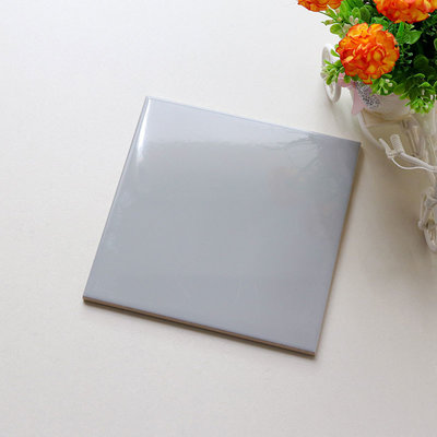 De groene Tegel van de Keramische tegels Mooie Decoratieve Ceramische Muur voor Binnen en Openluchtdecoratie