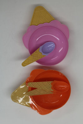 Insieme di plastica della ciotola del gelato, servizio del gelato messo con colore su ordinazione