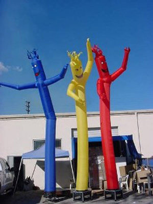 Produits gonflables drôles colorés de la publicité, danseur d'air de ciel d'activité