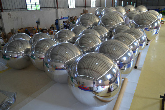 Boule gonflable géante de miroir, tissu réfléchissant argenté de miroir de boule pour la décoration de club