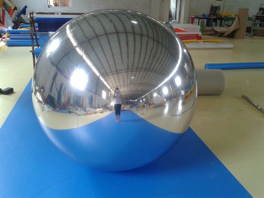 Le PVC argentent la boule gonflable réfléchissante de miroir de miroir pour le coin et la place et la plaza d'entreprise
