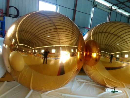 Boule gonflable d'or adaptée aux besoins du client de miroir pour la décoration vocale de concert/défilé de mode