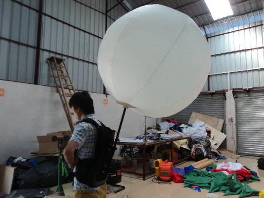 2014 produits nouveaux marchant annonçant le ballon/boule gonflables de sac à dos de LED