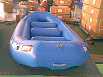 Bateau gonflable de PVC de bleu portatif multifonctionnel pour 6 jeux de l'eau de personne
