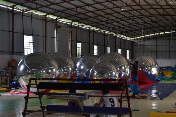 Produits gonflables de vente de boule de miroir de ruban légers avec la T-exposition