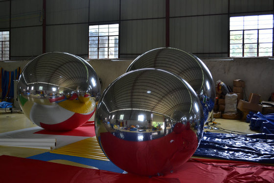 Les ballons gonflables de la publicité de boule de miroir de ruban ont adapté le diamètre aux besoins du client de 3m pour la publicité
