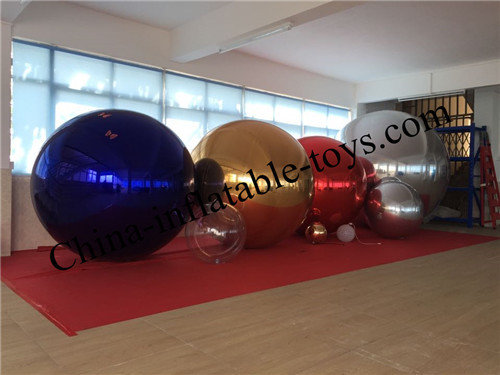 La publicité gonflable géante colorée de boule de miroir monte en ballon des ornements