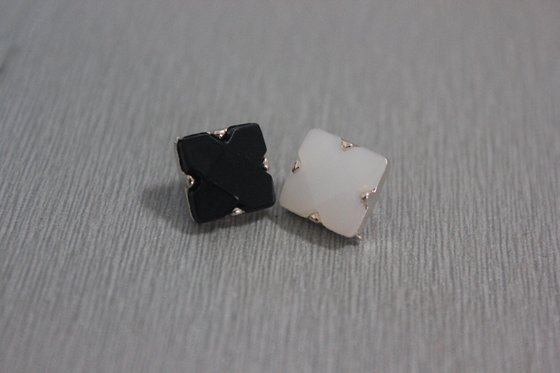 16L ABS Custom Clothing Buttons in Black and White , Decorative Coat garment buttons