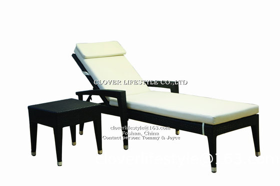 Flat wicker Sun bed with side table for Hotel, Garden and Beach by Clover Lifestyle Outdoor Furniture China