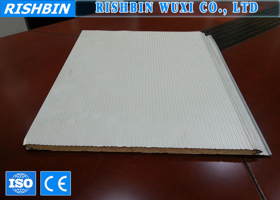 Máquina isolada espuma do painel de sanduíche da dupla camada de PIR para casa pré-fabricada