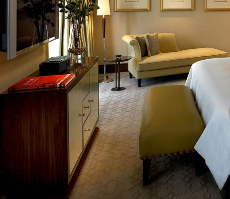 Four Season Wooden 5 Star Urban Hotel Bedroom Furniture Set /  Custom Hotel Room Furniture