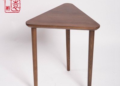 Boreal Europe Style Modern Wooden Coffee Table With Triangle Top Easy Assemble