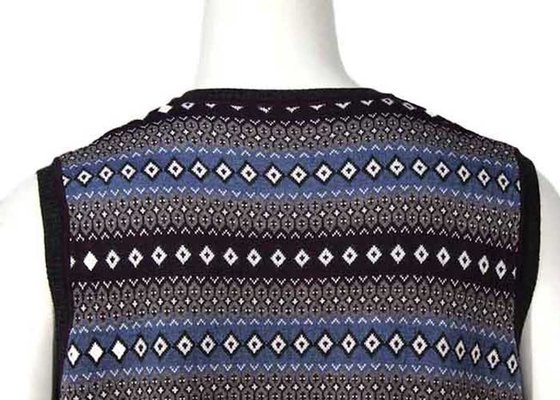 V Neck Design Fall Mens Cable Knit Sweater Sleeveless Vest In Jacquard Pattern