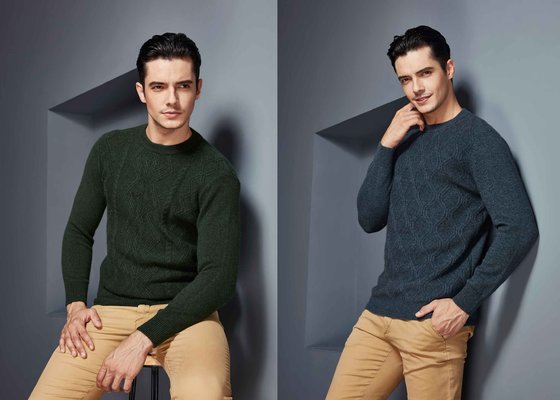 De ronde Gebreide Halskabel maakte aan het Kasjmierbreigoed S ~ 4XL van Maatregelensweaters voor Mensen