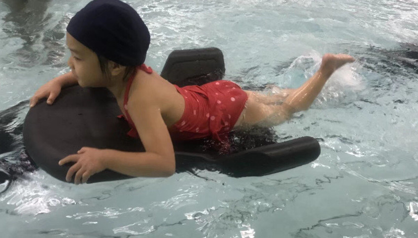Baby Children Toy Swim Training Kickboard Plastic Screw Type Propeller Installation