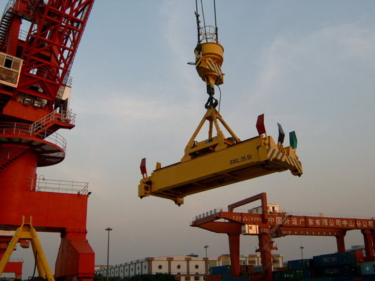 ISO  manufacture electric hydraulic rotatary telescopic container spreader