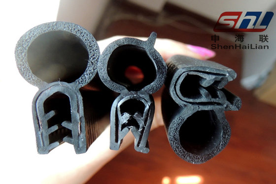 EPDM Industrail Door Rubber Seal Strip , Commercial Door Seals 70 Durometer
