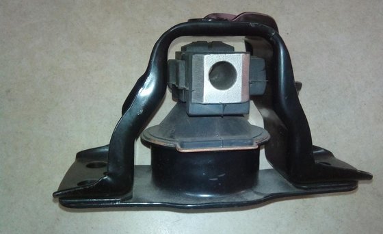 Nissan Car Engine Rubber Mount Replacement For Nissan Tiida Right Side 11210-ED50A