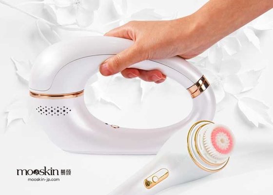 Deep Pore Rotating Face Cleansing Brush Water Resistant Hand Held Type