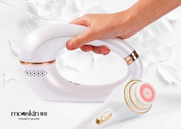 Deep Pore Rotating Face Cleansing Brush Water Resistant Hand Held Type