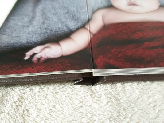 Álbumes de foto de cuero de lujo de la vertical 11 x 14 modificados para requisitos particulares para el aniversario del bebé del día de fiesta