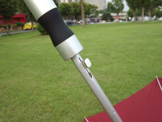 Parapluies faits sur commande protégeant du vent durables de golf d'évent de roue pour l'affichage extérieur