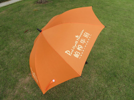 Passez les parapluies faits sur commande de golf de la publicité ouverte d'automobile de vue oranges dans des nervures de 34 pouces