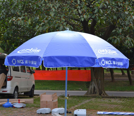 Biens parapluie de plage de dôme de 6 pi UPF protégeant du vent 50 + pour Promtion extérieur