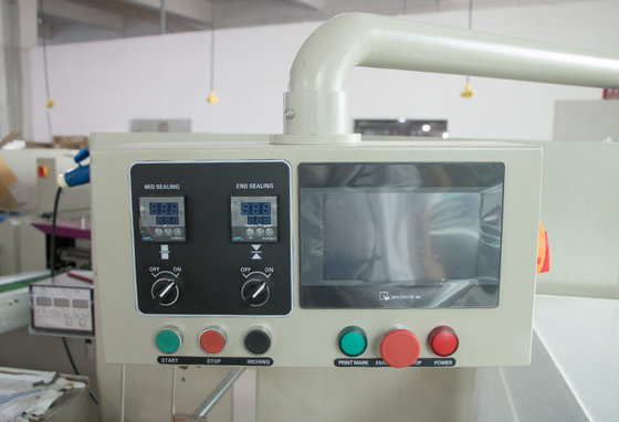 Full Stainless bakery equipment automatic pizza flow pack machine bread vegetable pillow packing machine
