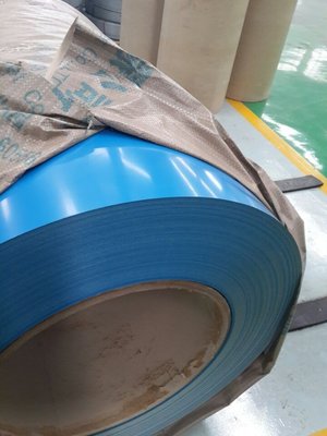 0.6MM の厚さ 1220MM の幅 AISI ASTM BS DIN GB JIS は電流を通された鋼鉄コイルを Prepainted