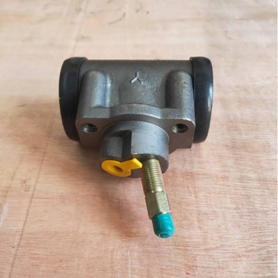 2323256300 wheel cylinder A for Komatsu GD511, GD611 232-32-56300, 232-32-00-56310
