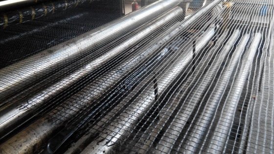 25.4mm 100KN/M Retaining Wall Reinforcement Mesh Self Adhesive Bitumen Coated