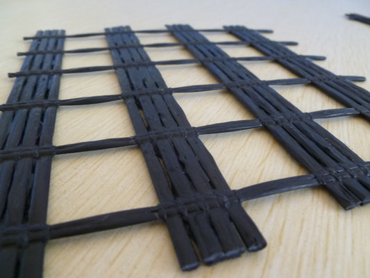 Small Deformation Asphalt Road Reinforcement Geogrid For Driveways Construction