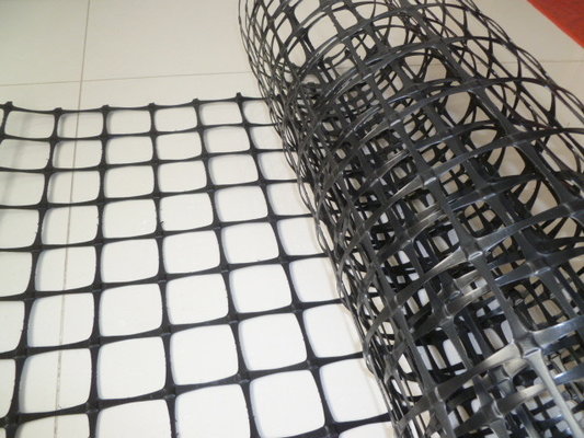 High Molecular Polymer 50m / 100m Black Exturded PP Biaxial Geogrid 30KN/M