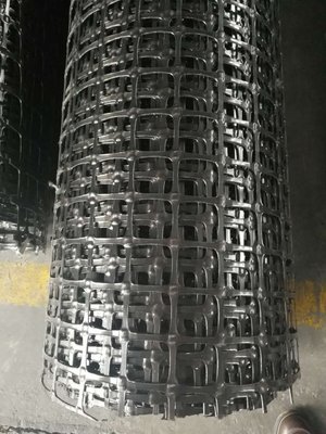 Hot Stretched PP Biaxial Geogrid Geosynthetic Materials 30KN/M CE Certificated