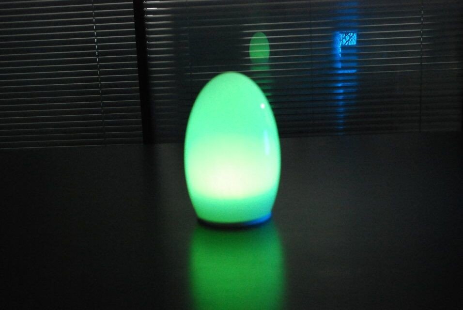 そのようなものを設計する年長デザイナーは形Φのサイズ12 x h18cmの方法LED電気スタンドに卵を投げつけます。