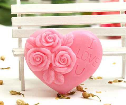 100g Pink Christmas Gift Face Body Rose Oil Soap , Heart Shape