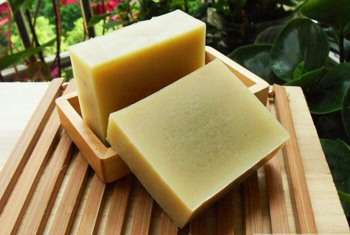 Organic Tea Tree Essential Oils Contain Fancy Soap For Body Care