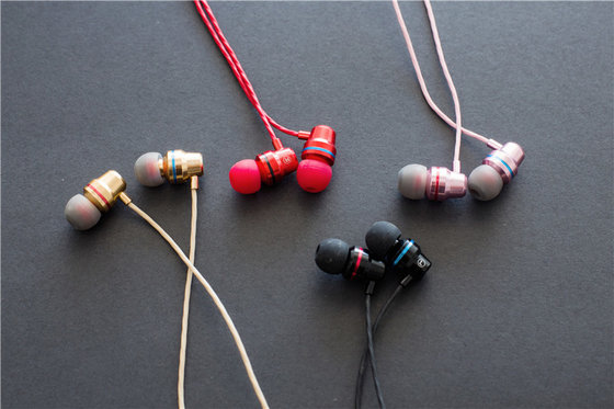 2018 new cell phone accessories wired earphone Voice principle moving coil  6u speaker  with 3.5mm plug and long line supplier