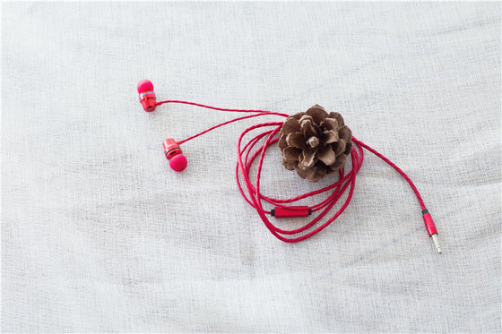 2018 new cell phone accessories wired earphone Voice principle moving coil  6u speaker  with 3.5mm plug and long line supplier