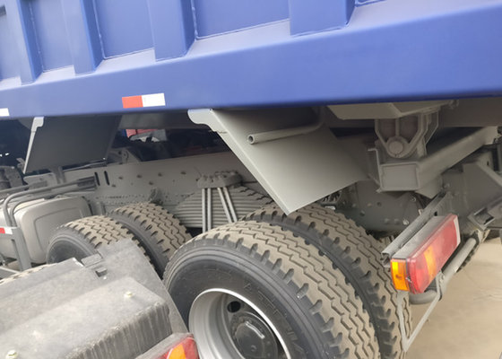 De 30 toneladas resistente do caminhão basculante de Sinotruk HOWO do pneu de LHD 12.00R20 para a construção